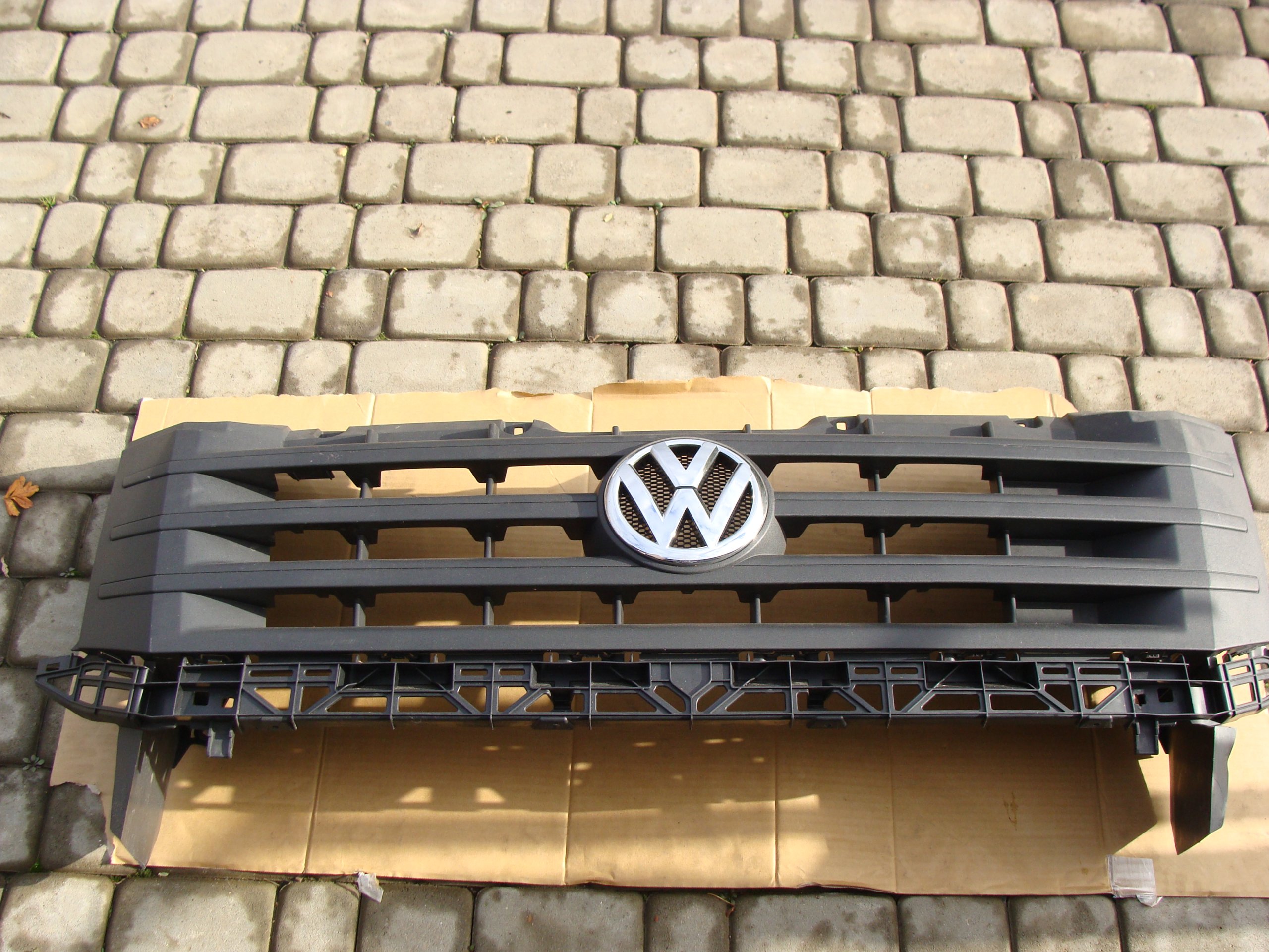 VW CRAFTER LIFT GRILL ATRAPA ORYGINAL za 200 zł z NIEDRZWICA DUŻA ...
