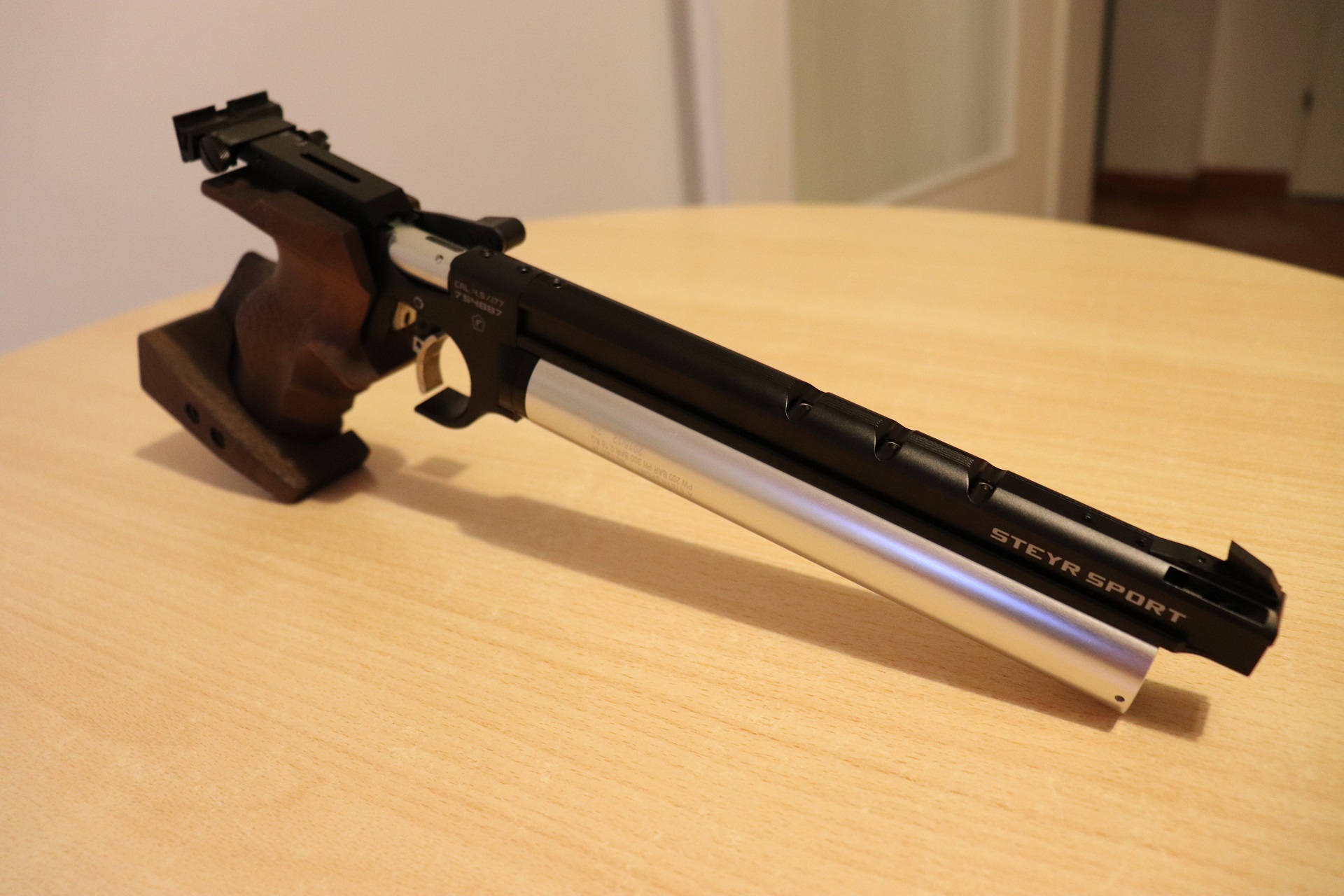 Pistolet pneuamtyczny Steyr LP-10 Stan idealny !!! - 7139480889 ...