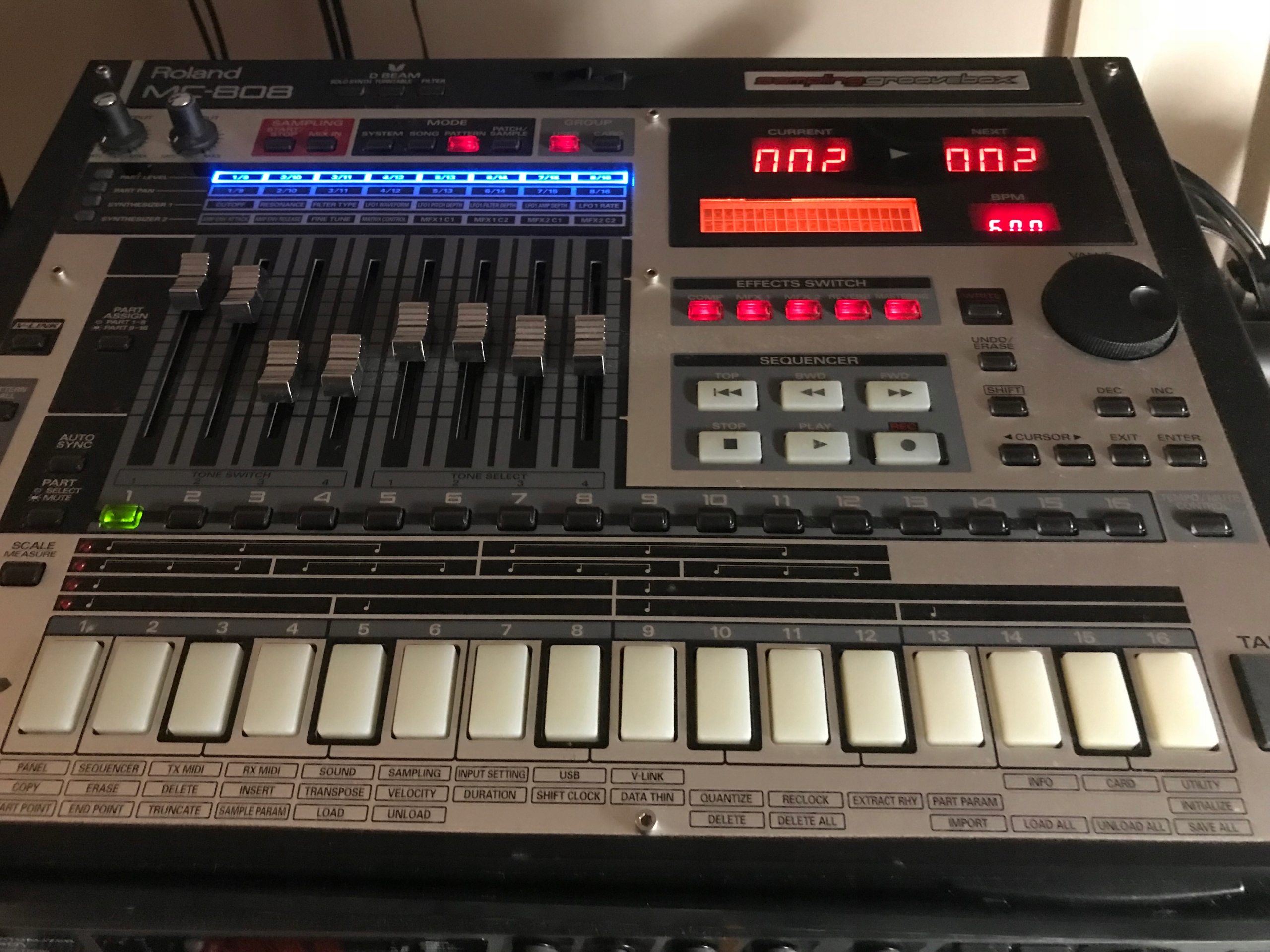 Roland MC-808 Groovebox - 7598154634 - oficjalne archiwum allegro