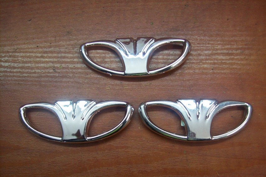 DAEWOO ZNACZEK LOGO EMBLEMAT - 6276437815 - oficjalne archiwum Allegro